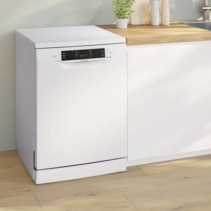 Freestanding Bosch White Dishwasher | SMS26AW08G